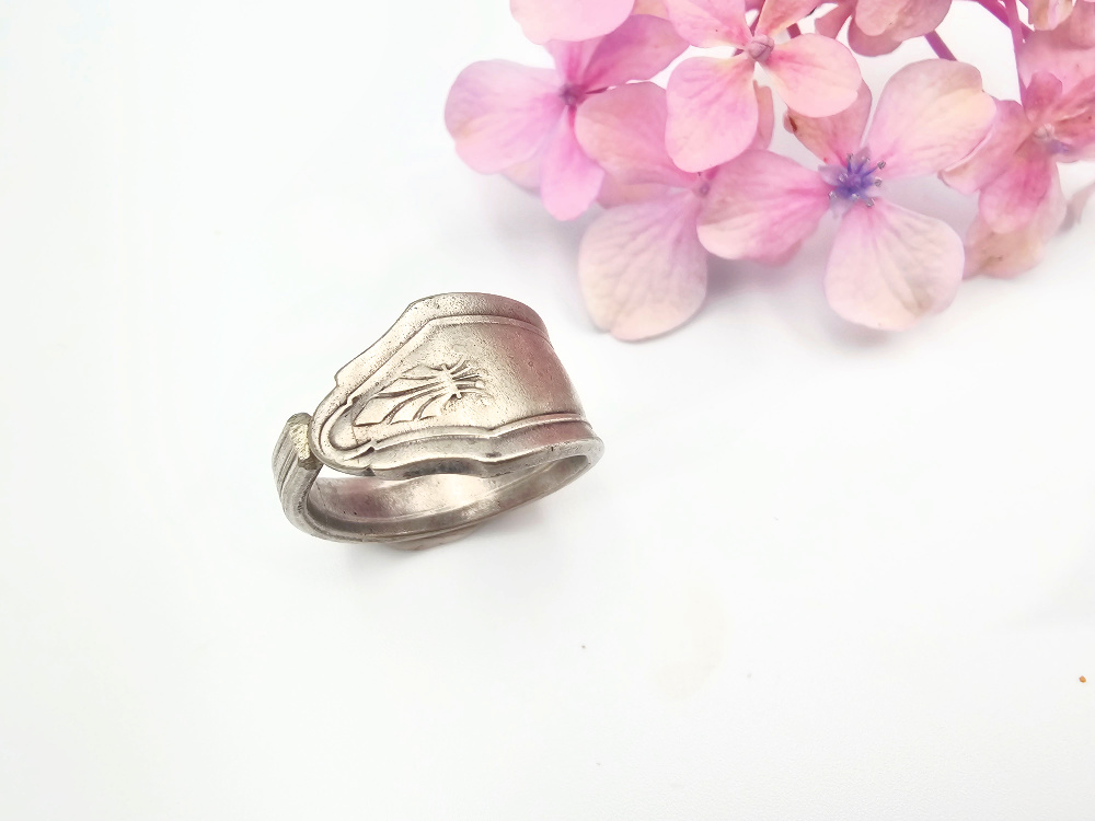 Shield Arrow Vintage Spoon Ring M - Hello Indigo Halo